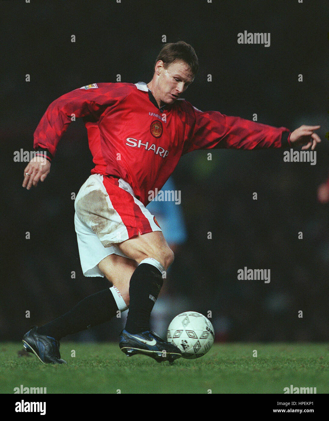 TEDDY SHERINGHAM MANCHESTER UNITED FC 16 December 1997 Stock Photo - Alamy