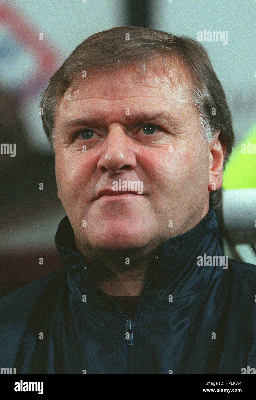 JIM JEFFERIES HEARTS FC MANAGER 22 December 1997 Stock Photo - Alamy