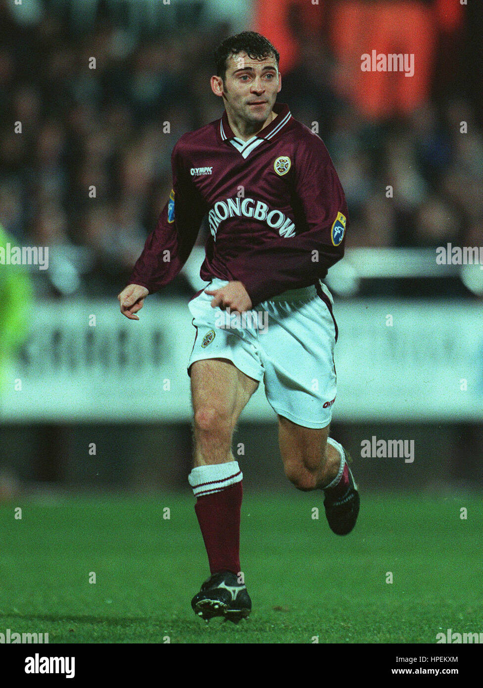 COLIN CAMERON HEARTS OF MIDLOTHIAN FC 22 December 1997 Stock Photo - Alamy