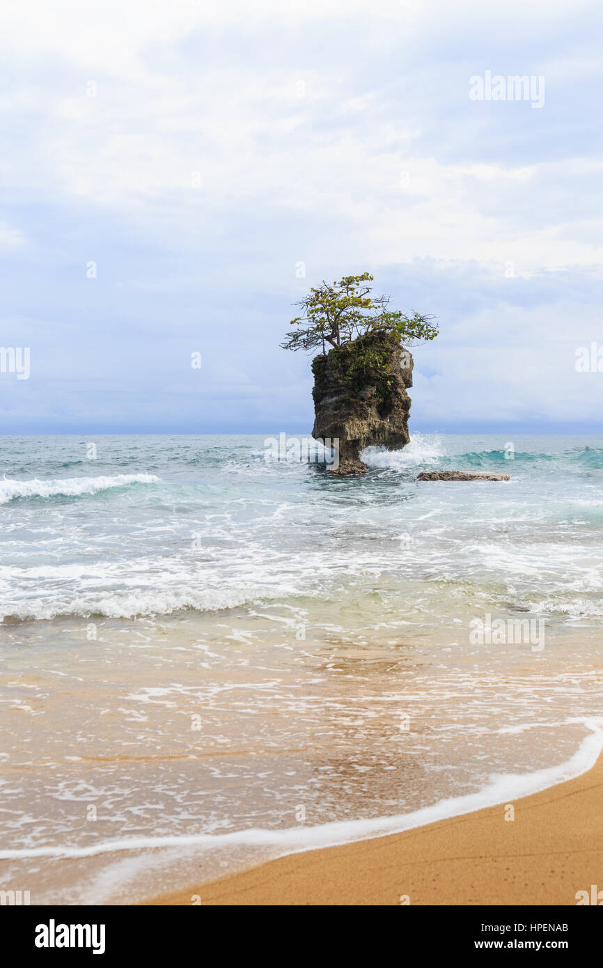 Islet rock formation stack manzanillo hi-res stock photography and ...