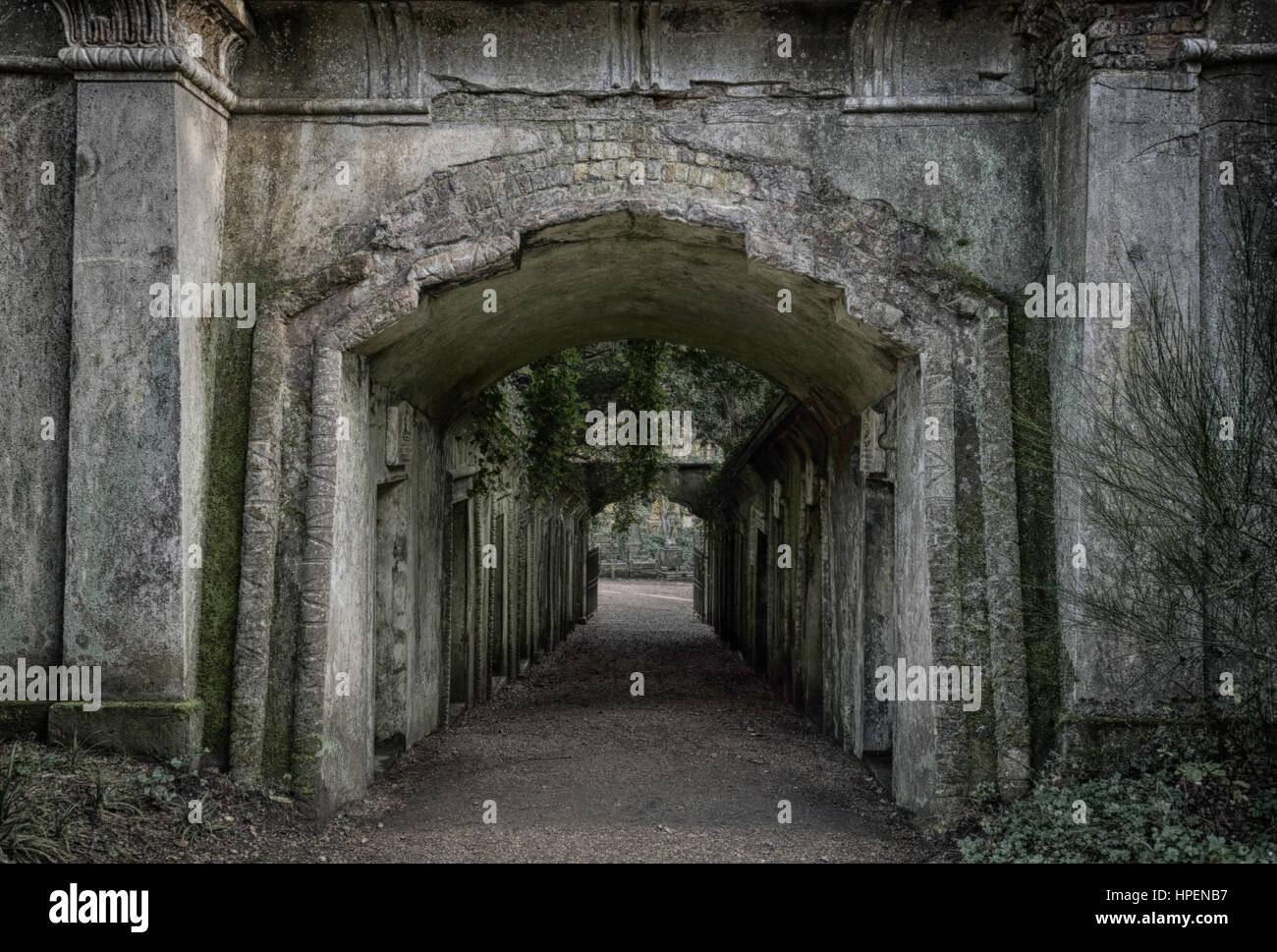 Highgate cemetery egyptian avenue hi-res stock photography and images ...