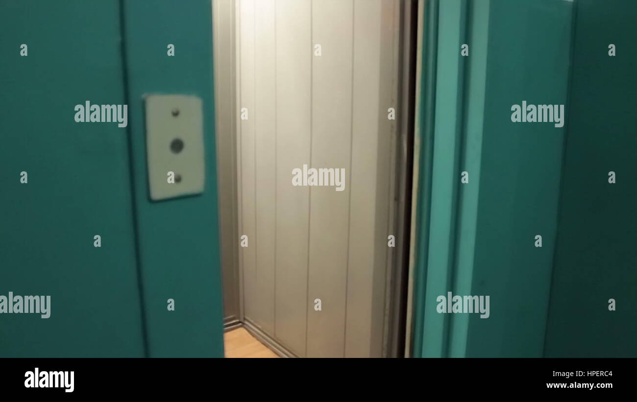 the opening and closing of elevator doors green Stock Photo - Alamy