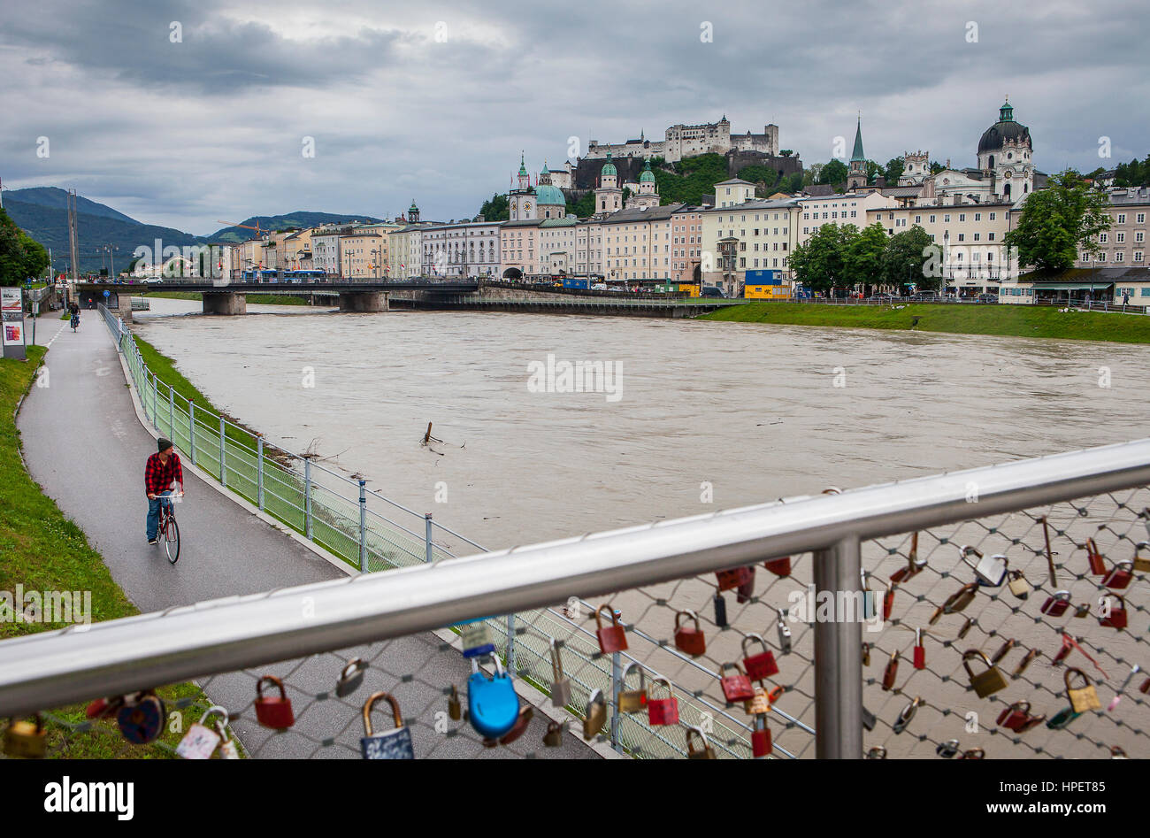 Panoramic view of Salzburg castle and Old Town, from Makartsteg ...