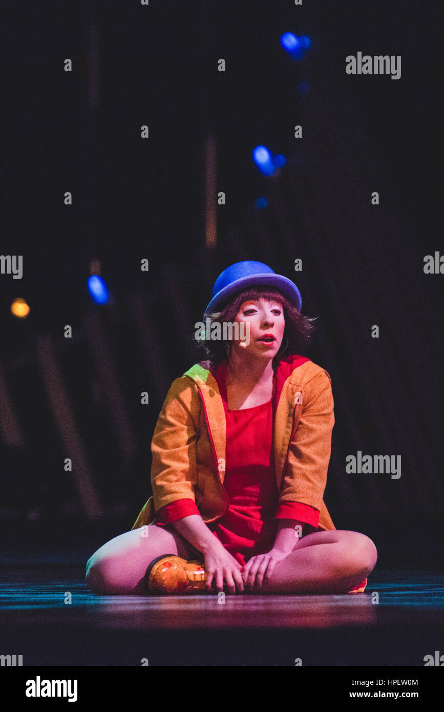 Cirque du soleil quidam hoops hi-res stock photography and images - Alamy