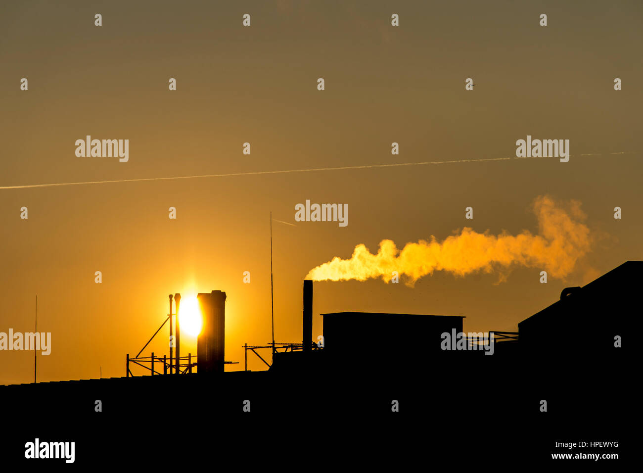 Yellow smoke factory silhouette hi-res stock photography and images - Alamy