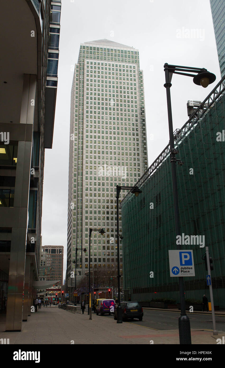 General View GV of One Canada Square, Canary Wharf Stock Photo - Alamy