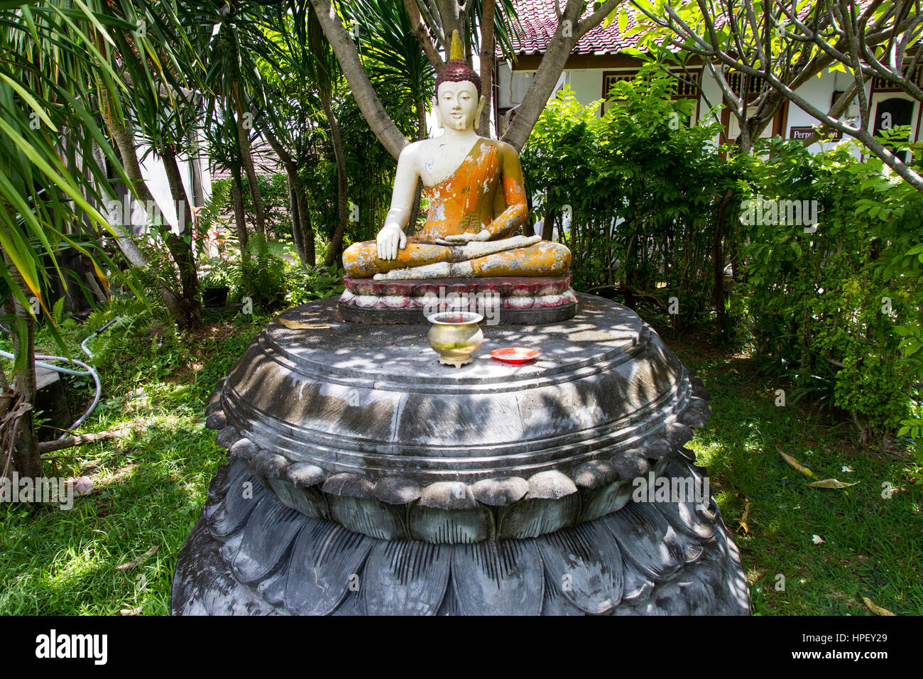 Wihara buddha banjar hi-res stock photography and images - Alamy