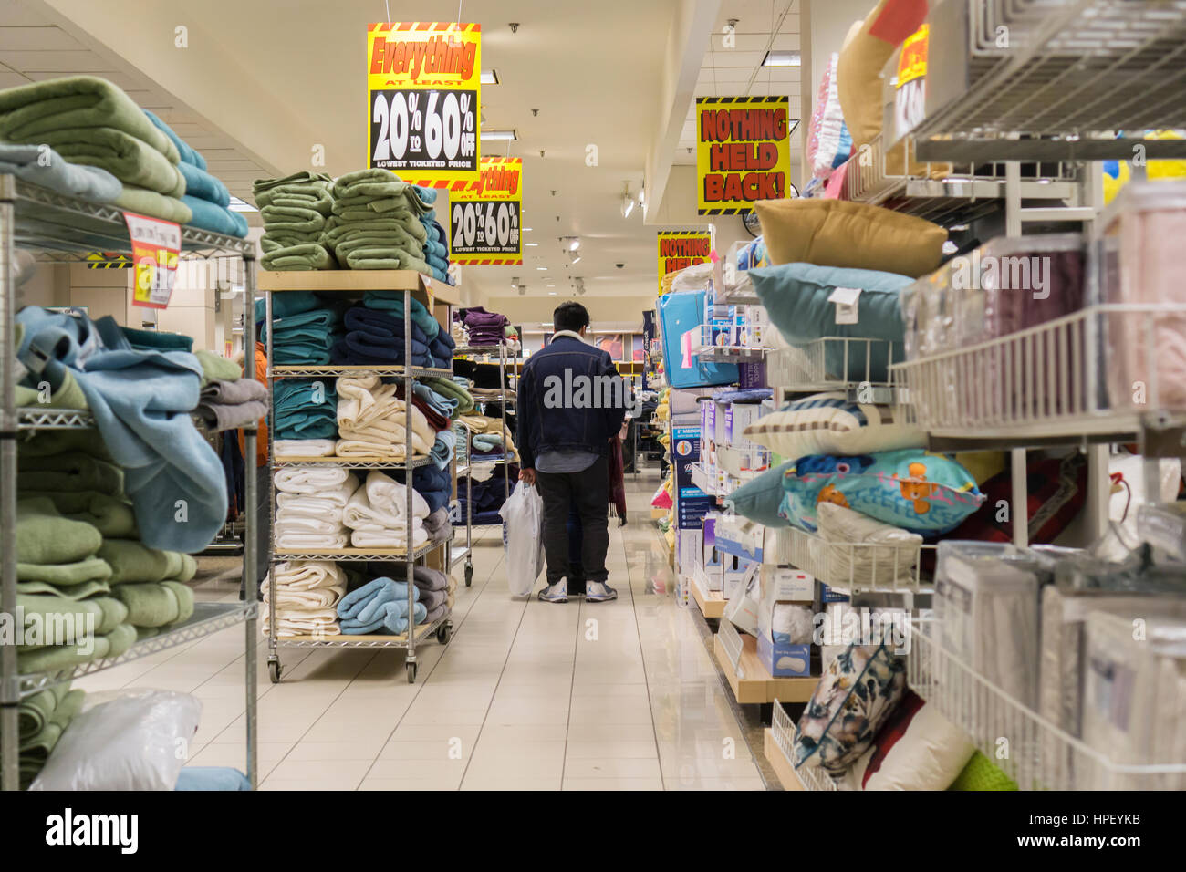 Customers search for bargains at the soon to be closing Sears store in ...