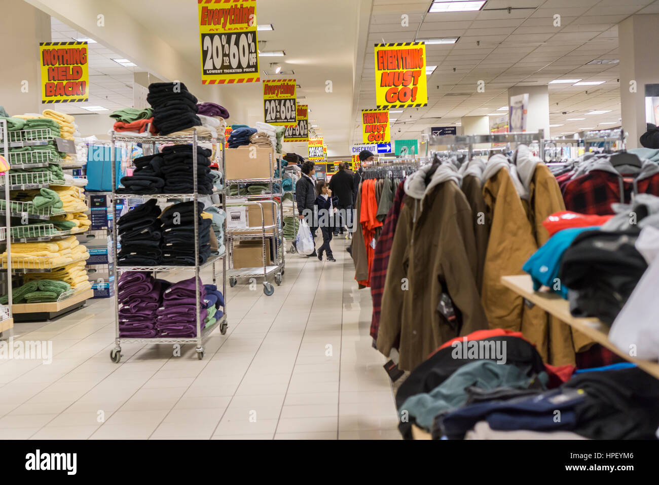 Customers search for bargains at the soon to be closing Sears store in ...