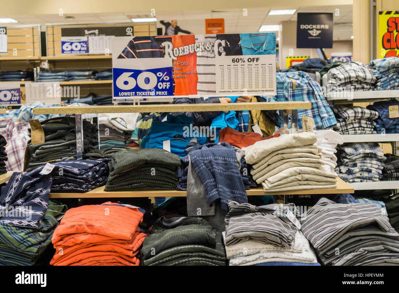 Customers search for bargains at the soon to be closing Sears store in ...