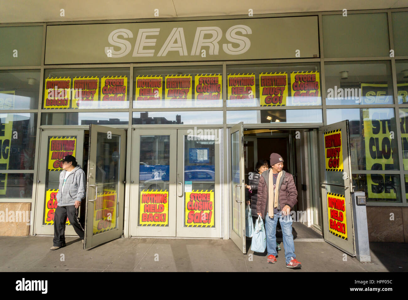 Customers search for bargains at the soon to be closing Sears store in ...