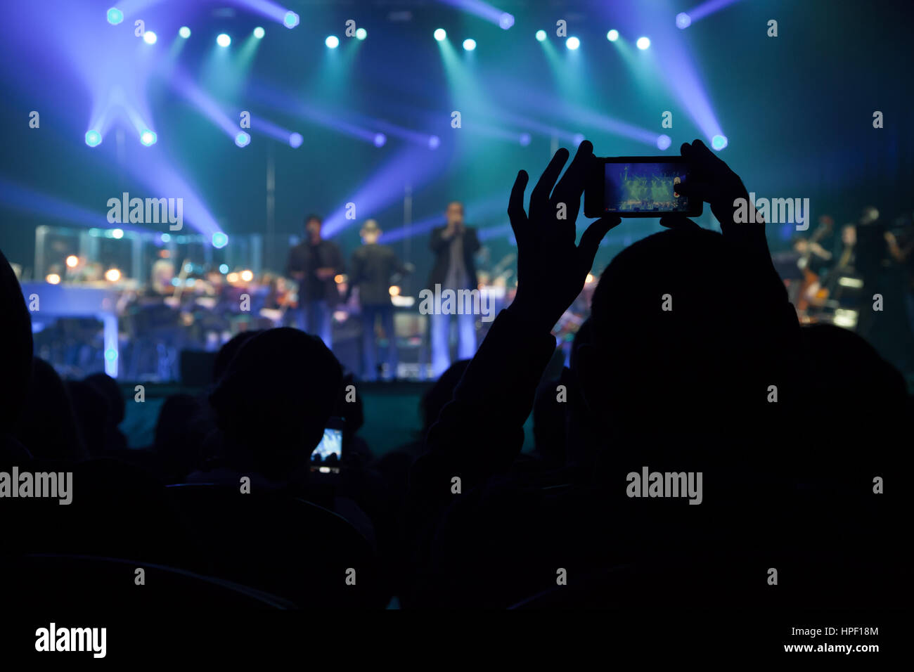 Actors audience from back stage hi-res stock photography and images - Alamy