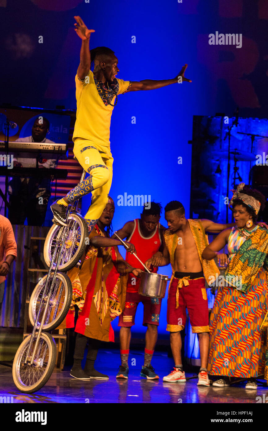 African circus hi-res stock photography and images - Alamy