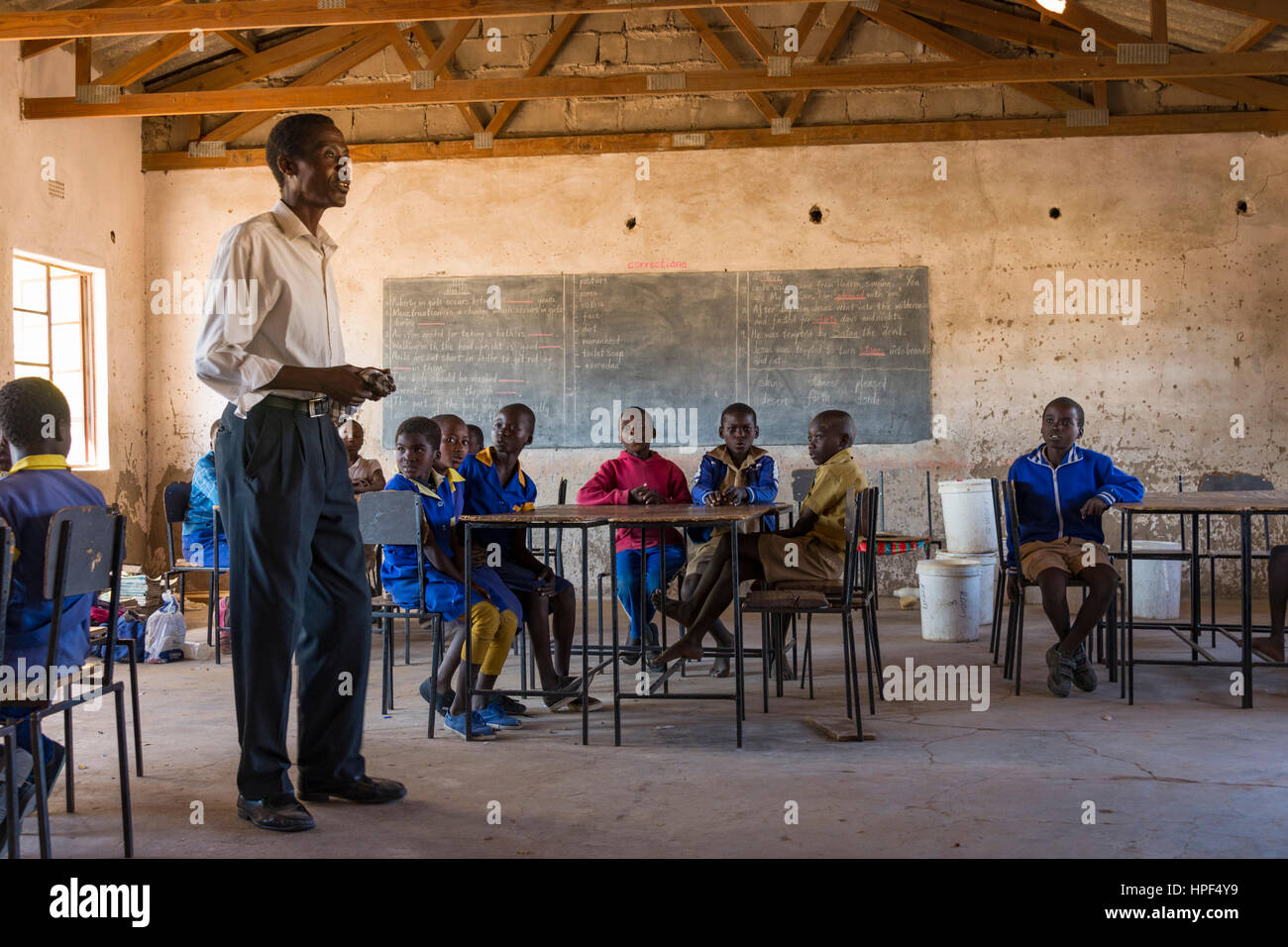 Happy school children in a classroom in Zimbabwe Stock Photo - Alamy