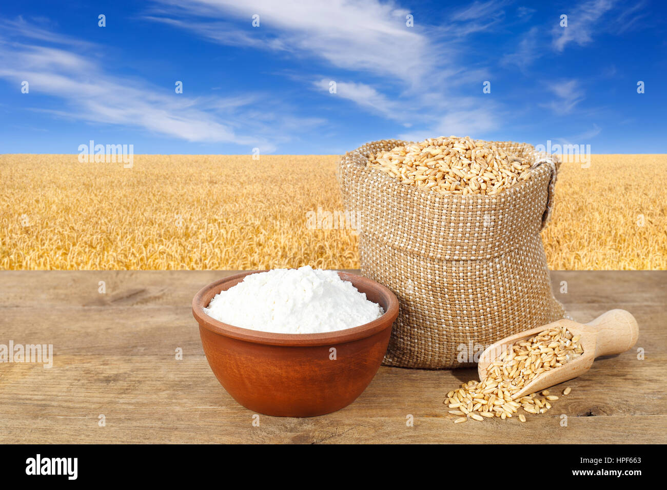 Flour in bowl hi-res stock photography and images - Alamy