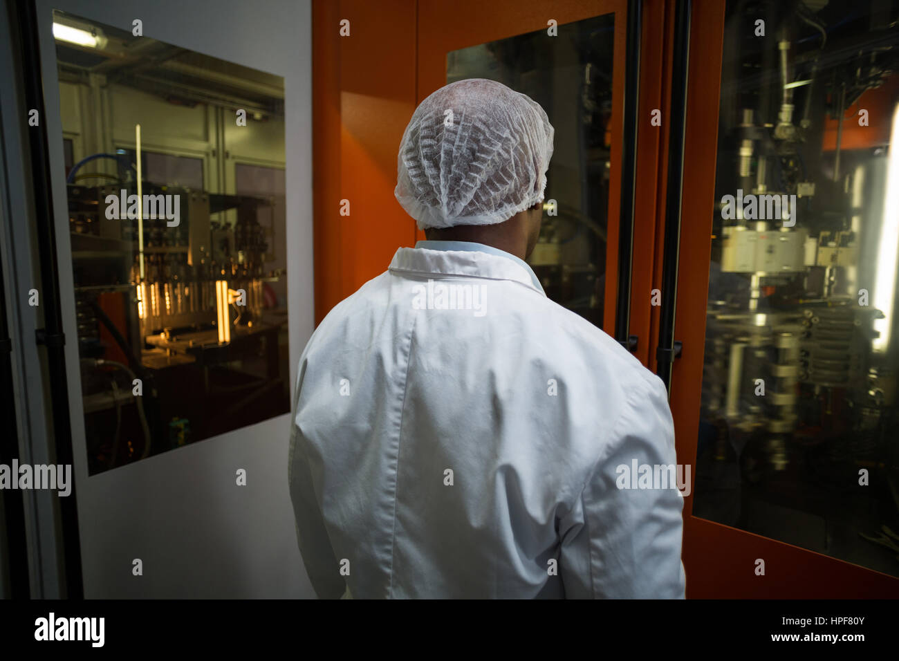 Engineer looking pc screen hi-res stock photography and images - Alamy