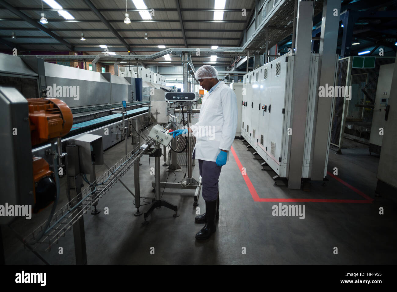 Engineer operating machine hi-res stock photography and images - Alamy