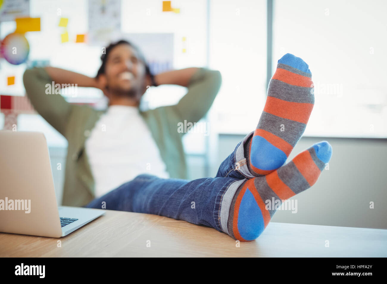 Feet up desk hi-res stock photography and images - Alamy