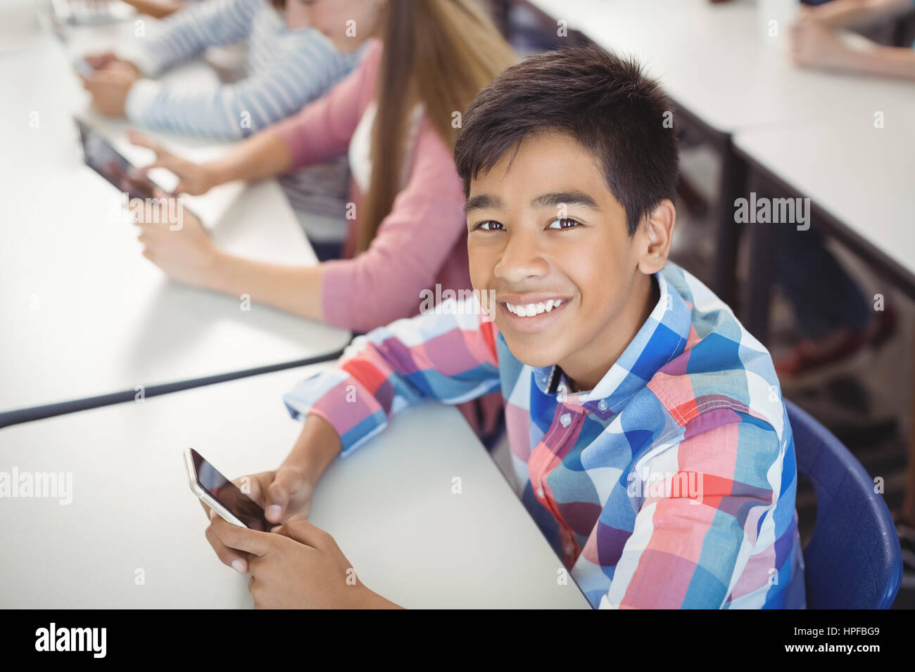 Students digital mobile learning hi-res stock photography and images ...
