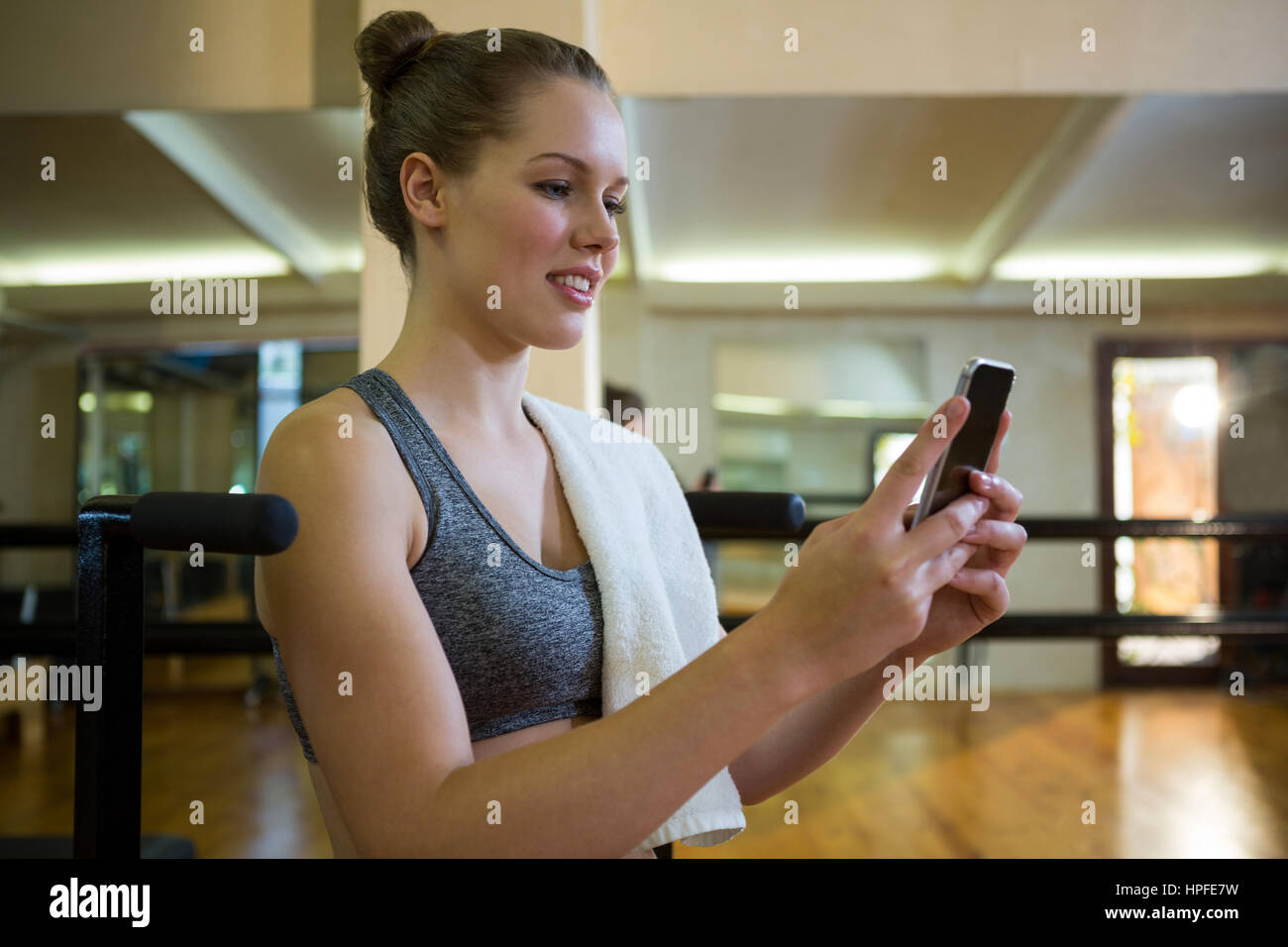 Club woman smartphone typing hi-res stock photography and images - Alamy