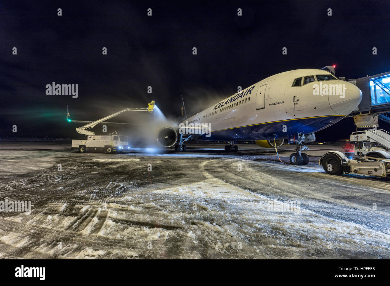 An Icelandair Boeing 757 jet being de-iced on the ramp at Keflavik ...