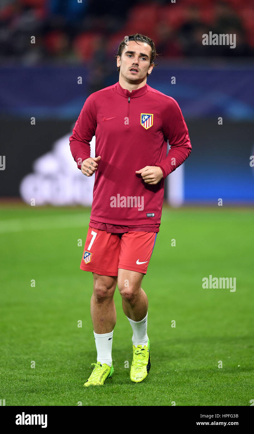 Griezmann warms up hi-res stock photography and images - Alamy