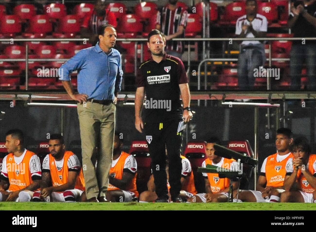 SÃO PAULO, SP - 21.02.2017: SPFC X SÃO BENTO - Rogerio Ceni and Michael ...