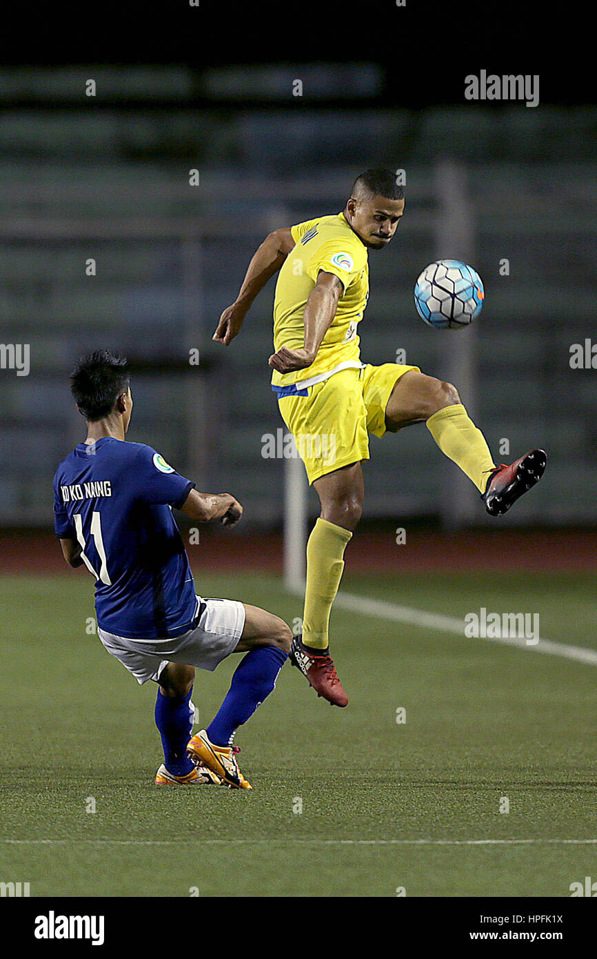 (170222) -- MANILA, Feb. 22, 2017 -- Matthew Hartmann (R) of the ...