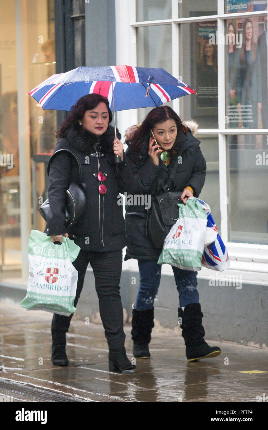 Cambridge, UK. 22nd Feb, 2017. People get wet in Cambridge in the heavy ...