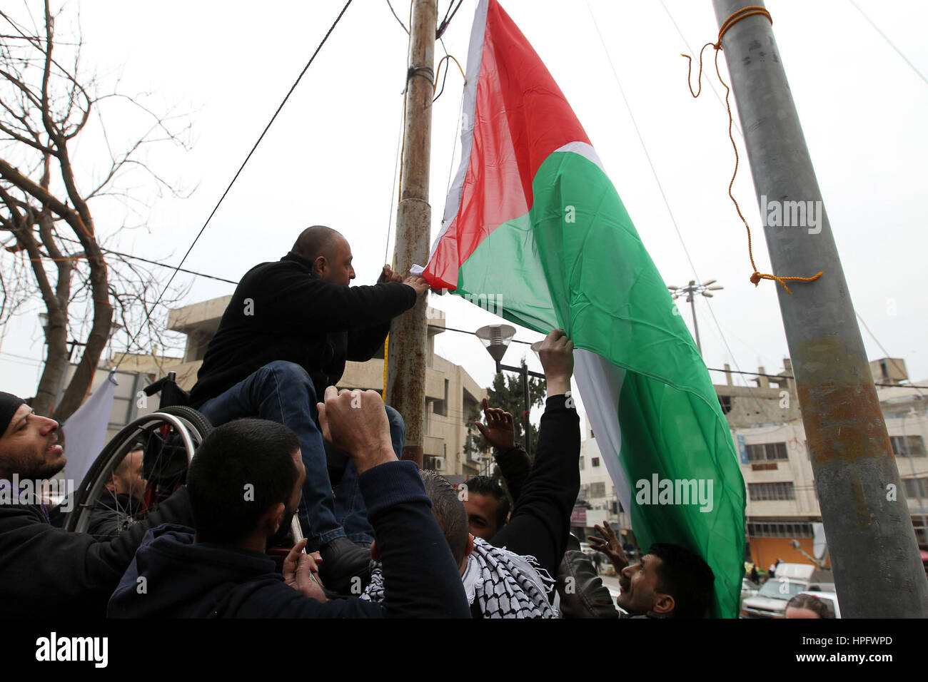 Hebron, West Bank, Palestinian Territory. 22nd Feb, 2017. A Palestinian ...