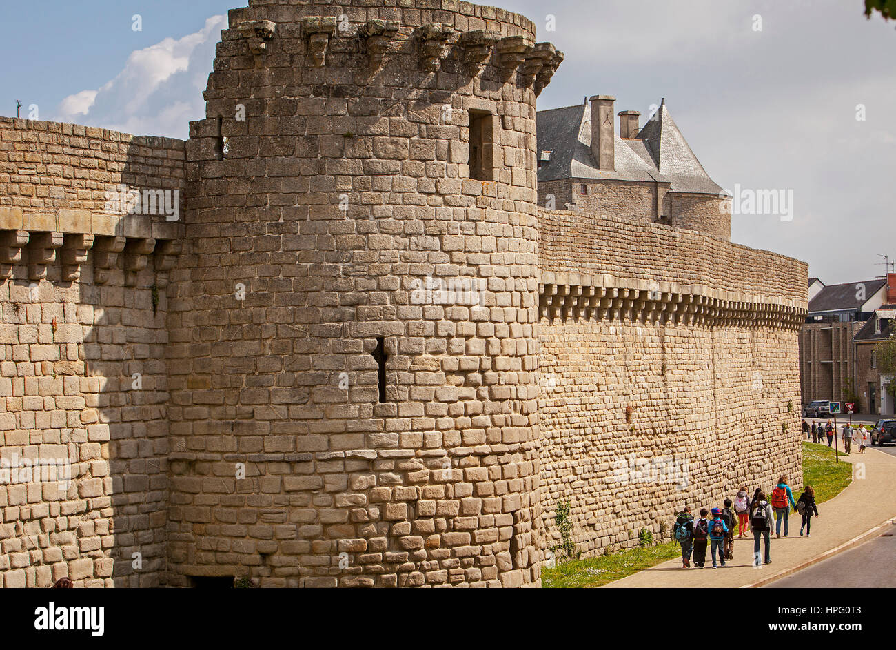 Medieval castle ramparts hi-res stock photography and images - Alamy