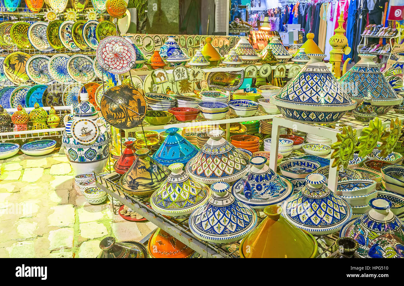 The handmade pottery with bright arabic patterns in tourist market ...