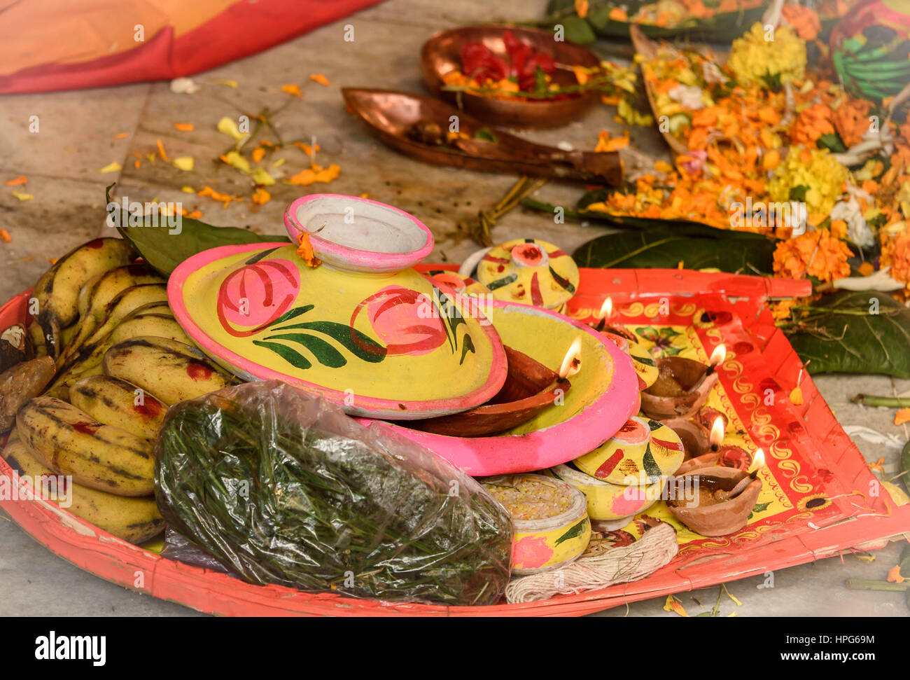 Asian hindu wedding couples hi-res stock photography and images - Alamy