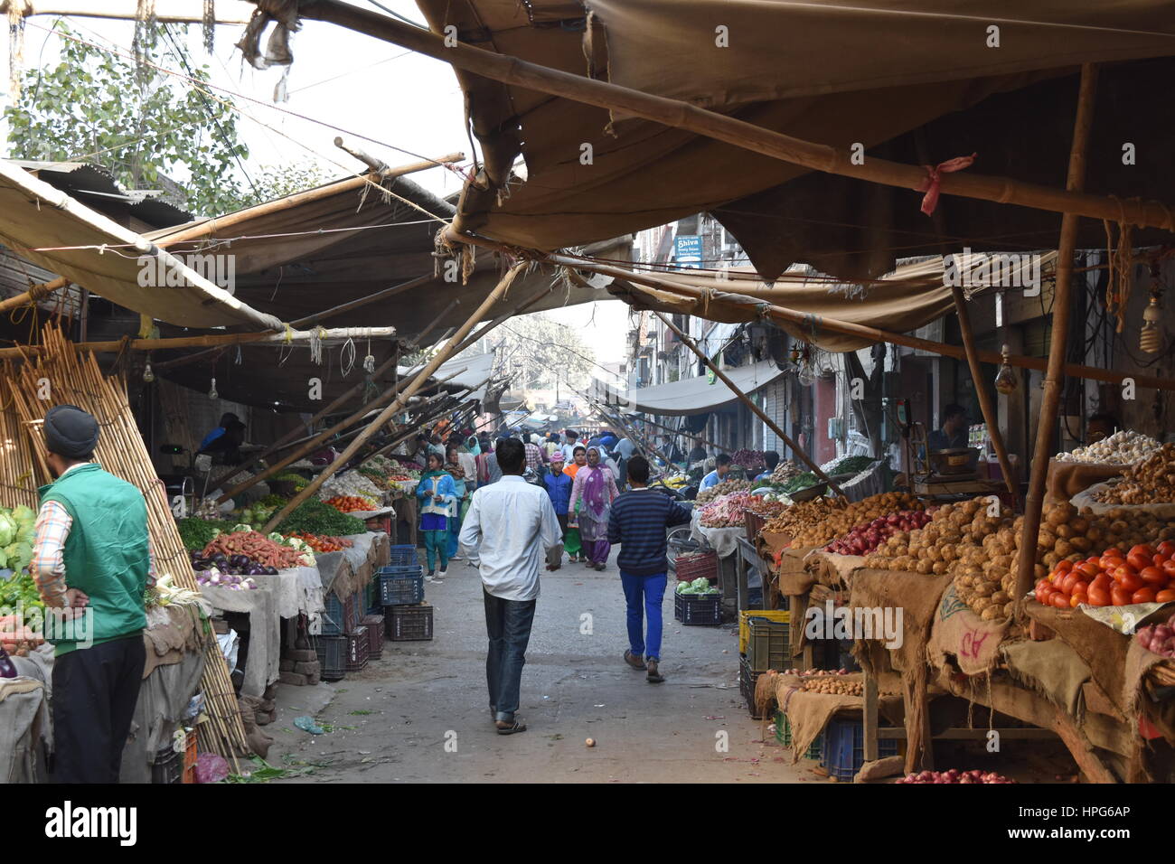 Indian wooden carts hi-res stock photography and images - Alamy