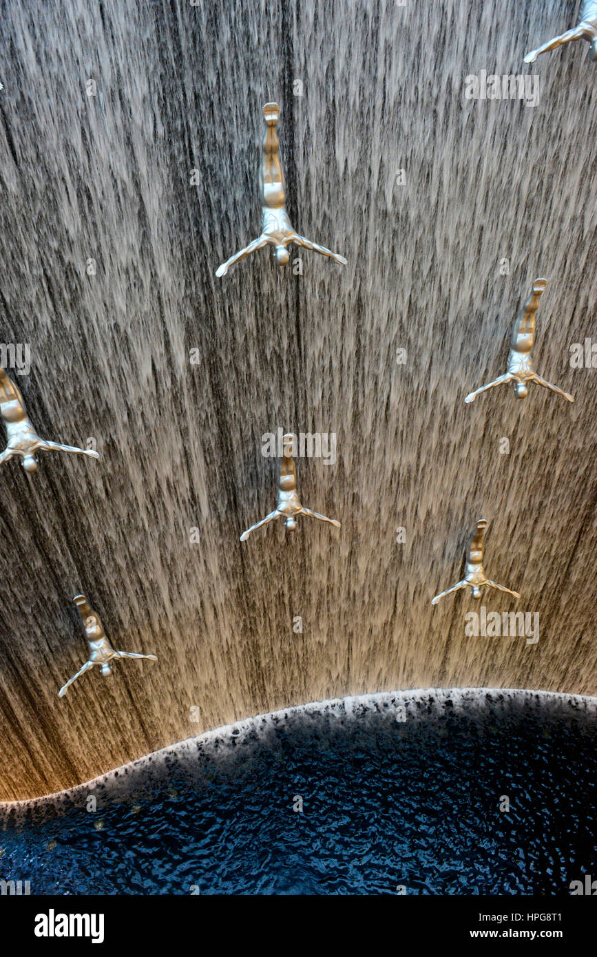 Waterfall diver statue hi-res stock photography and images - Alamy