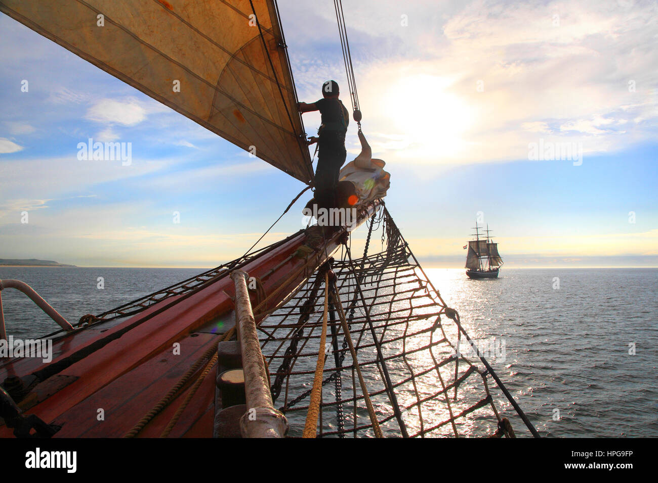 Men rigging old ship hi-res stock photography and images - Alamy