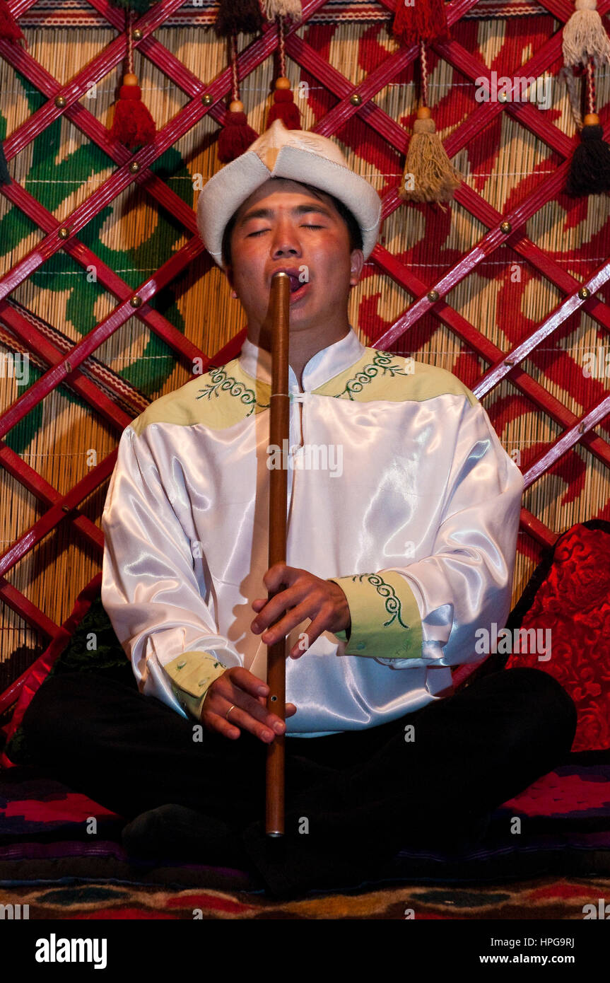 Kyrgyzstan, Issyk Kul Province (Ysyk-Kol), Barskoon, musical group ...