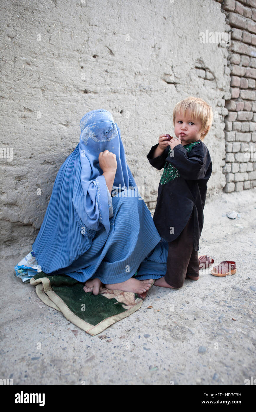 Woman begging woman begging with her child hi-res stock photography and ...