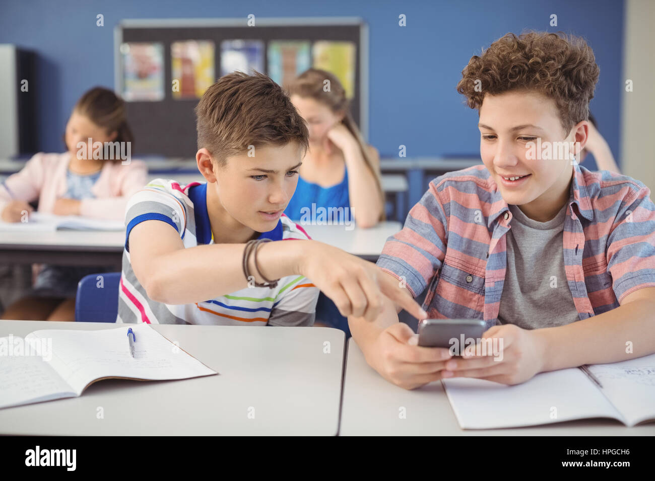 Cell phone school classroom hi-res stock photography and images - Alamy