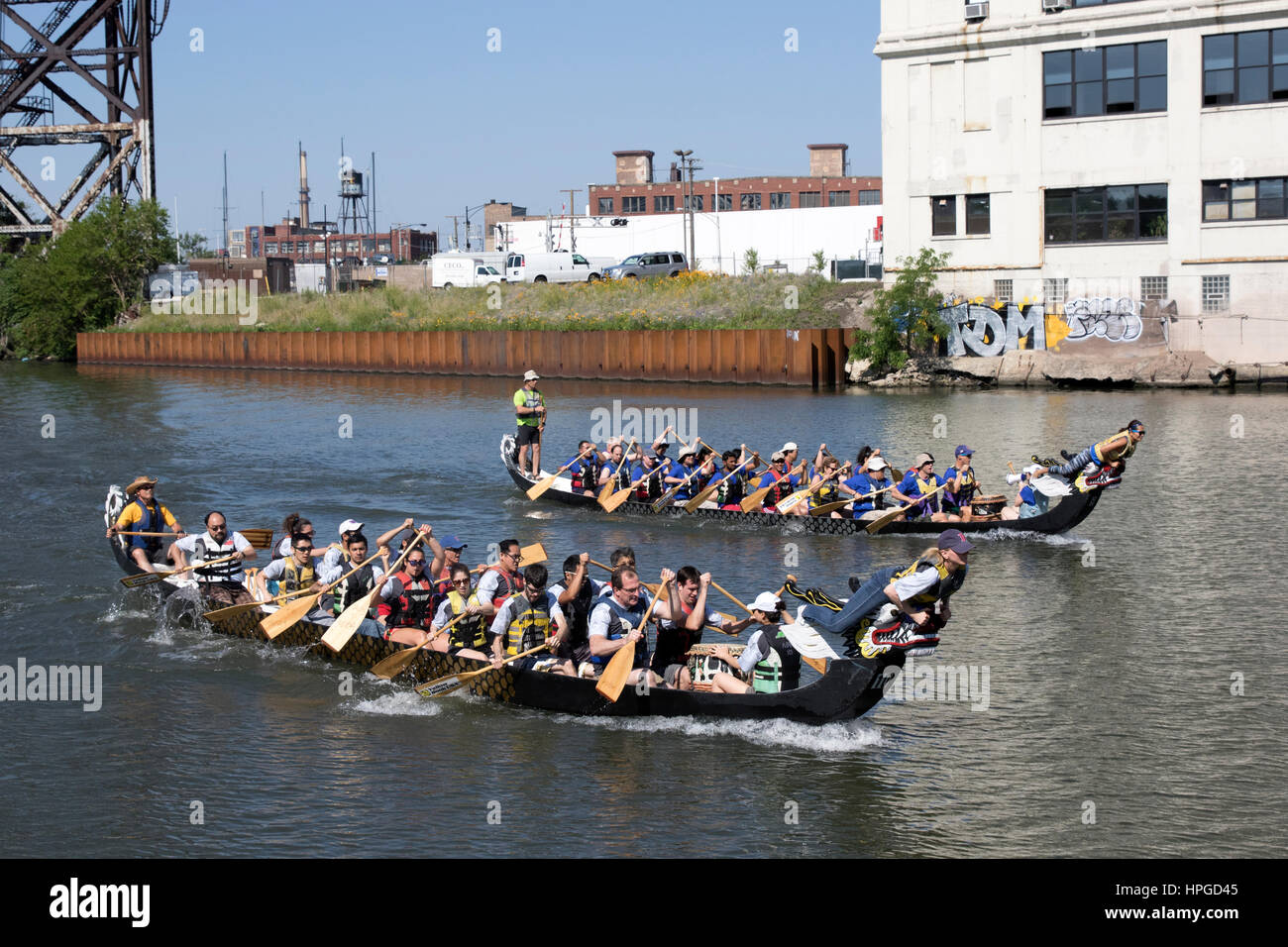 Dragonboat racers at Ping Tom Memorial Park in Chicago Stock Photo - Alamy