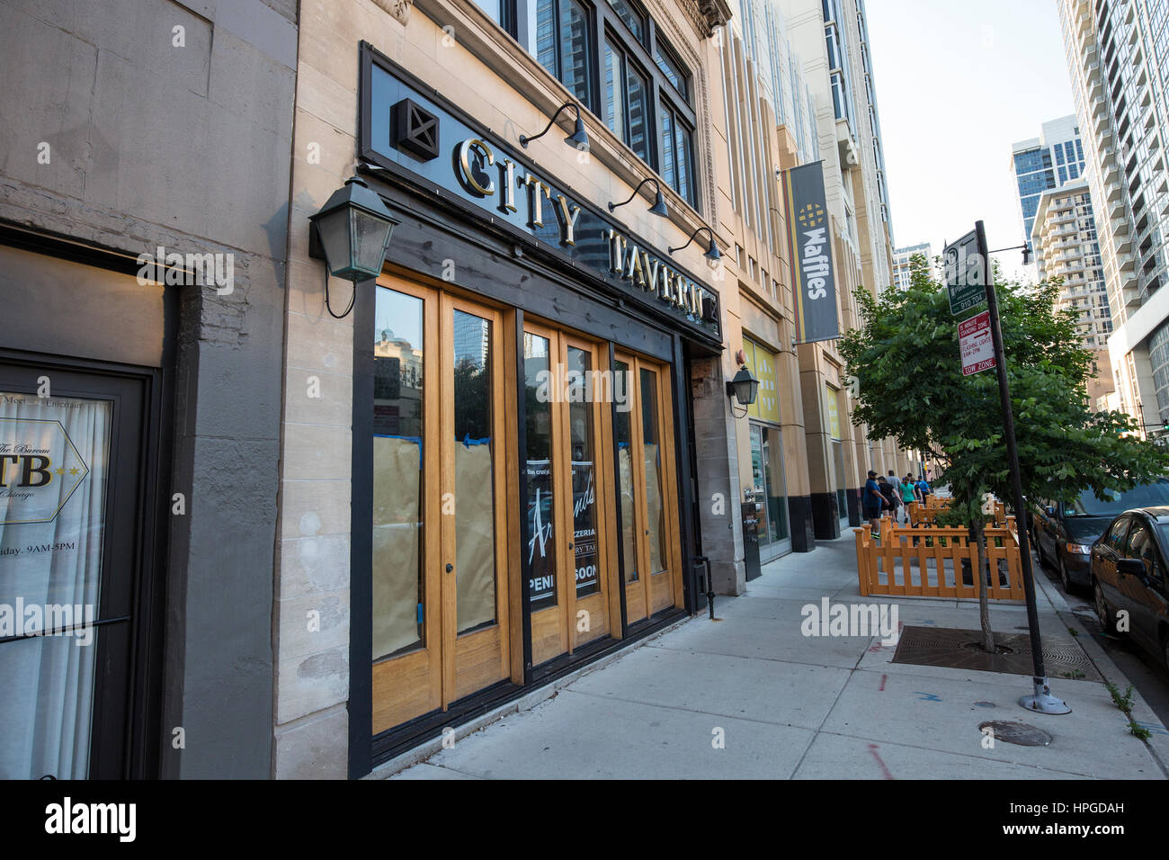 Restaurant front in downtown Chicago Stock Photo - Alamy