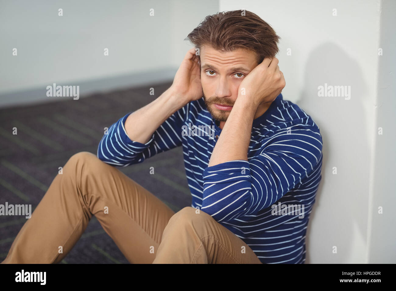Office lifestyle portrait sad hi-res stock photography and images - Alamy