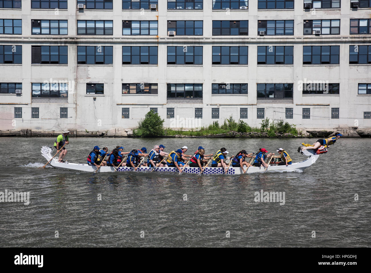 Dragonboat racers at Ping Tom Memorial Park in Chicago Stock Photo - Alamy