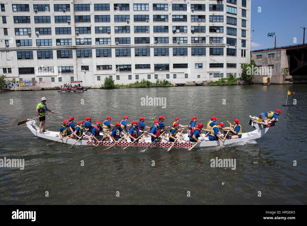 Dragonboat racers at Ping Tom Memorial Park in Chicago Stock Photo - Alamy
