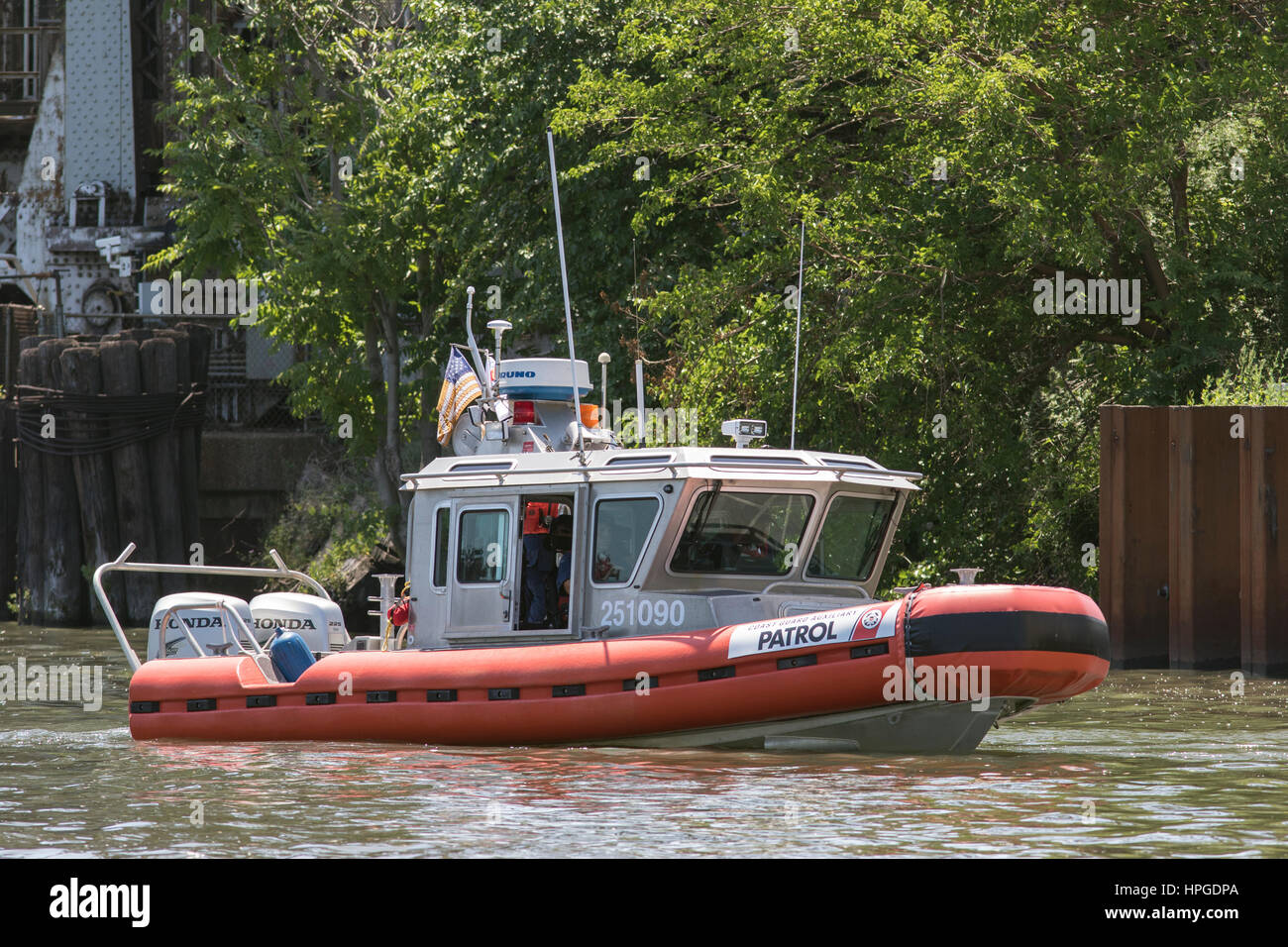 Coast Guard patrol boat in the Chicago River Stock Photo - Alamy