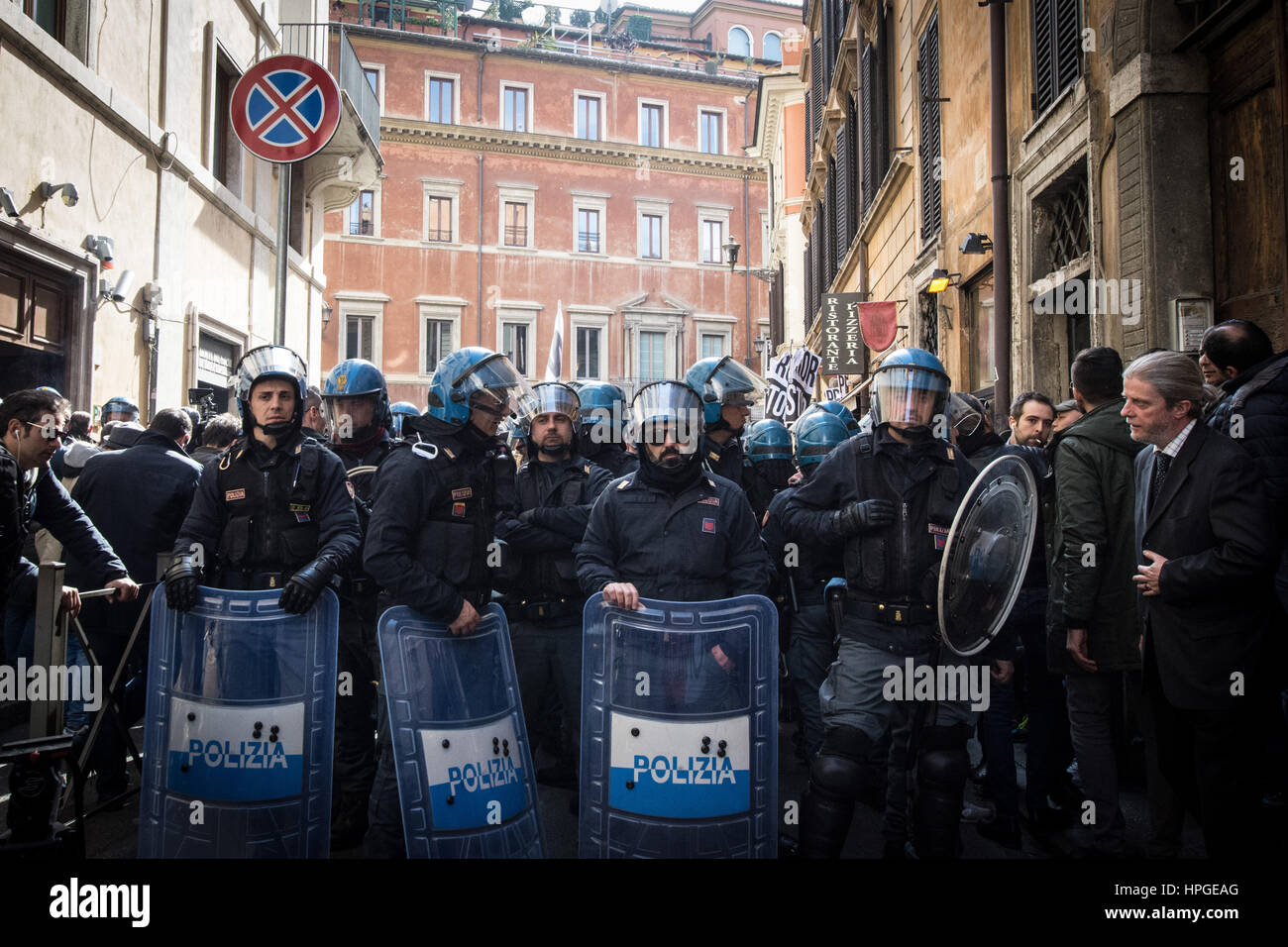 Porta pia square hi-res stock photography and images - Alamy