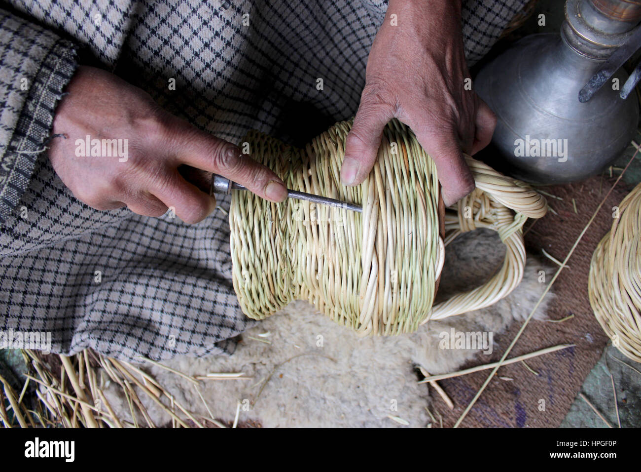 Anantang, India. 21st Feb, 2017. The traditional kangri, fire-pot, in ...