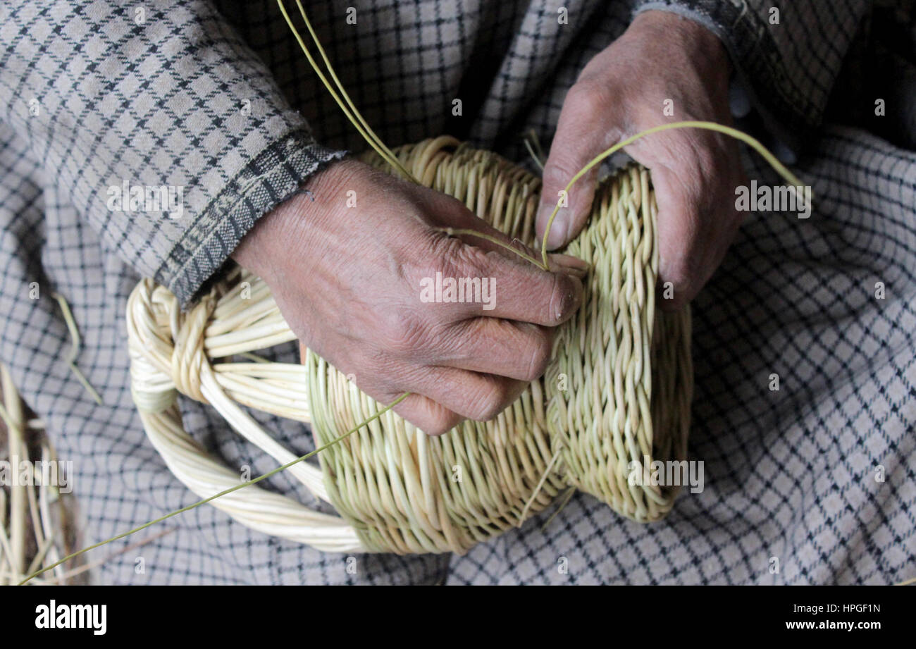 Anantang, India. 21st Feb, 2017. The traditional kangri, fire-pot, in ...