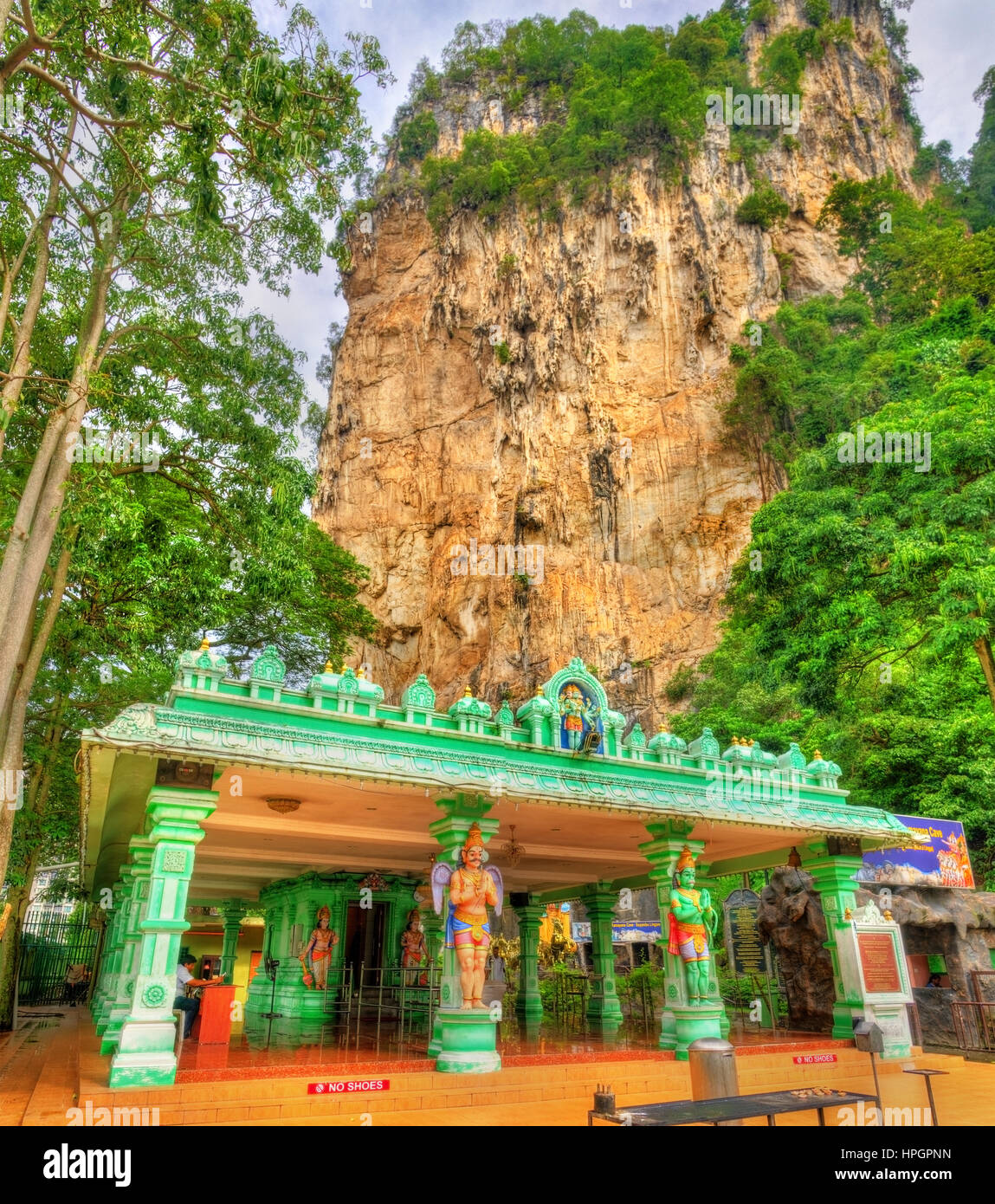 Hindu shrine temple cave hi-res stock photography and images - Alamy