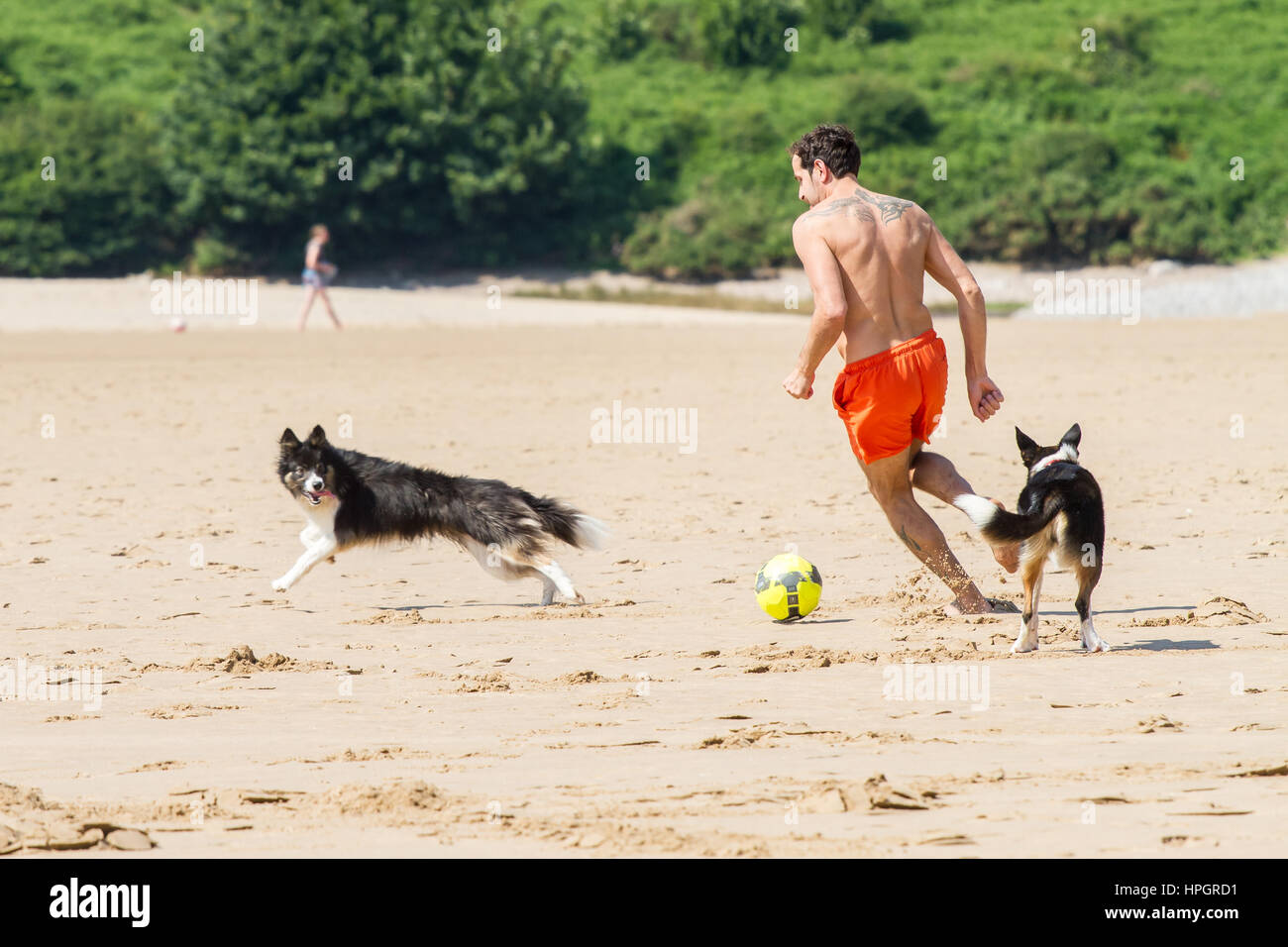 Two men interact outdoor hi-res stock photography and images - Alamy